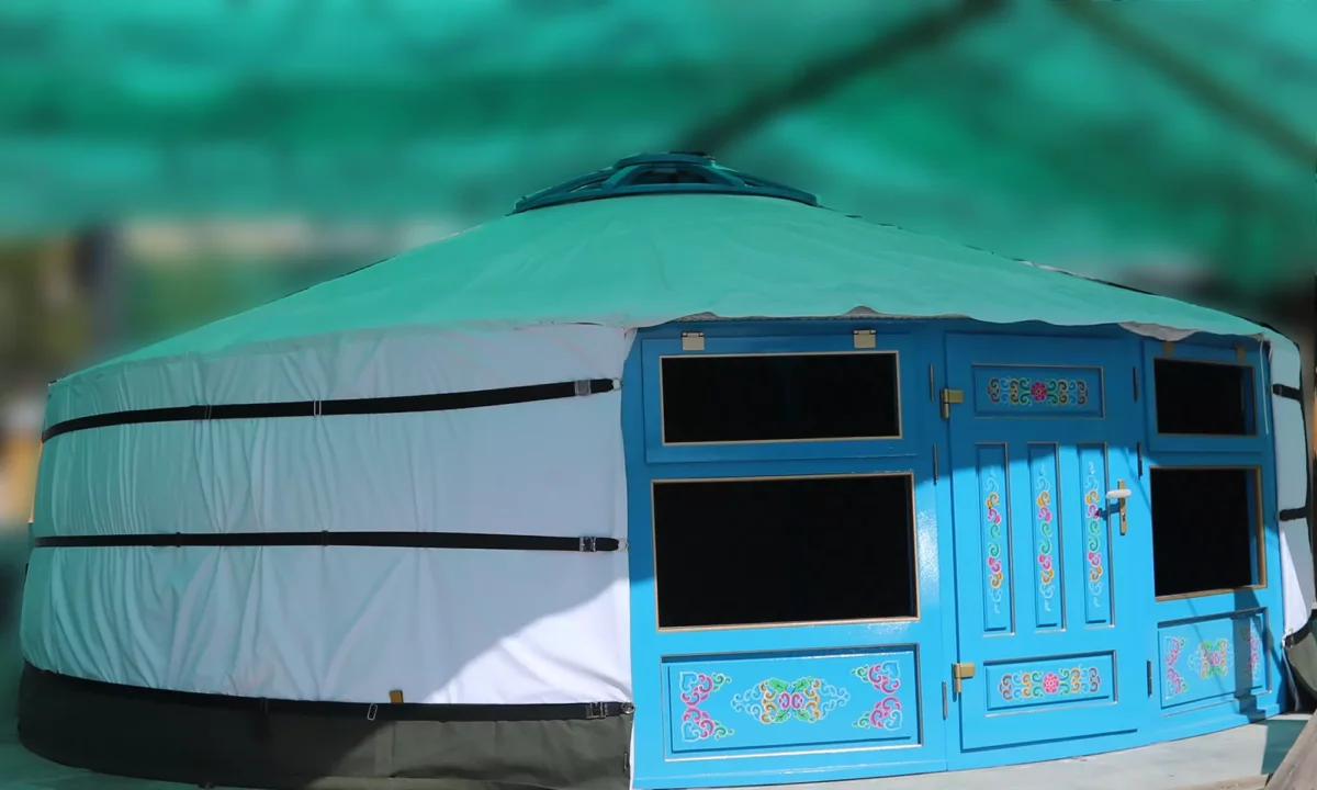 A 22t yurt with 2 front windows (Yurt #22331) | Nature Yurts