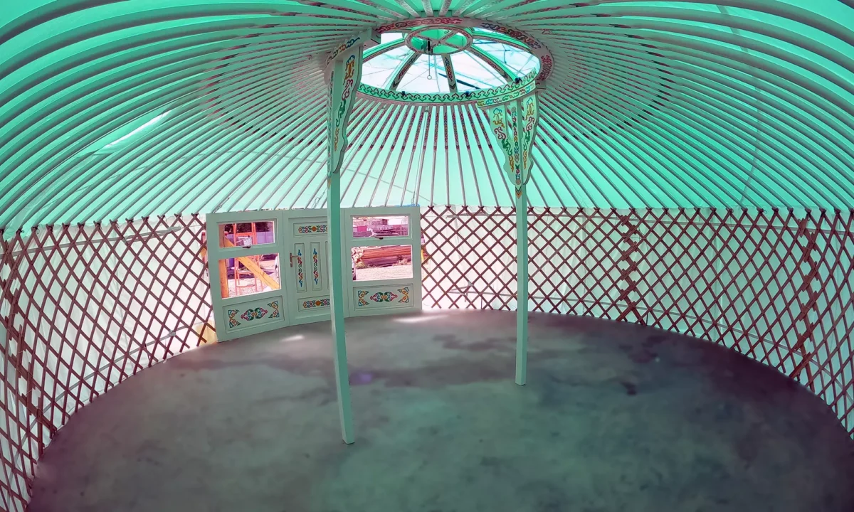 A 22t yurt with 2 front windows (Yurt #22330) | Nature Yurts